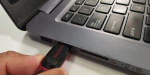 How To Use A USB Flash Drive (Detailed Guide)