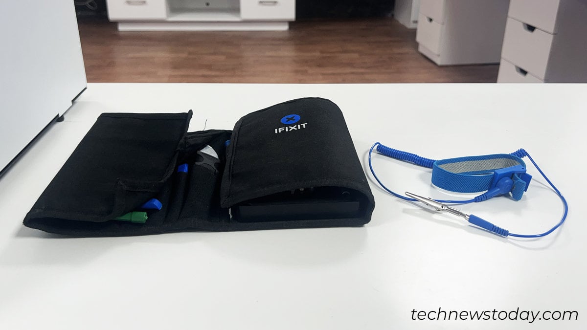 How To Ground Yourself While Building A PC?