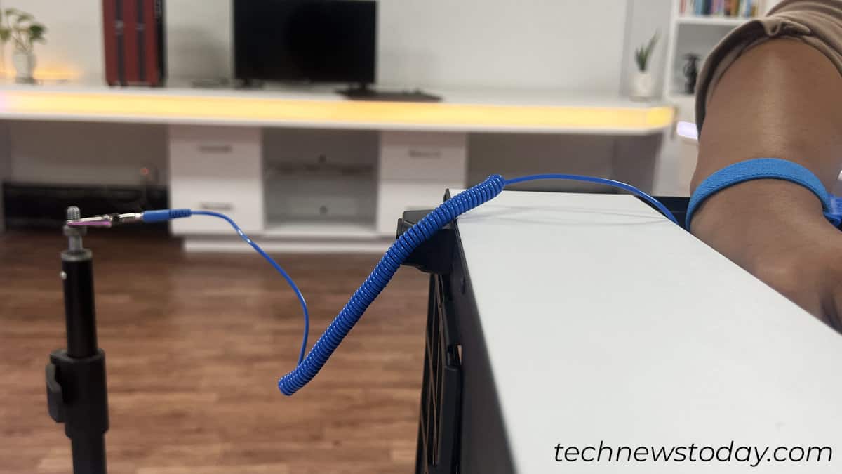 How To Ground Yourself While Building A PC?
