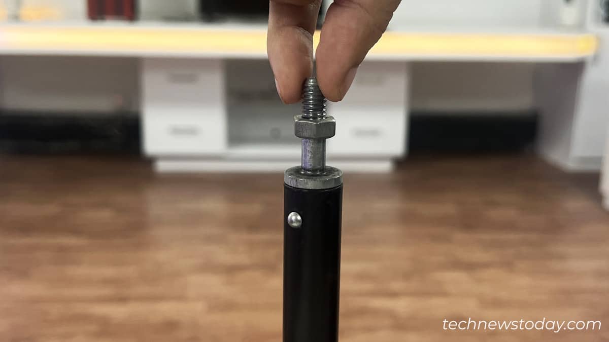 How To Ground Yourself While Building A PC?